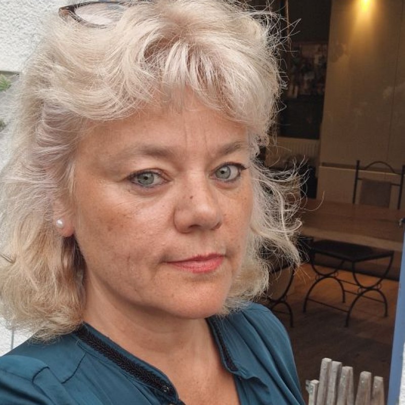 Line Adam : Biographie officielle